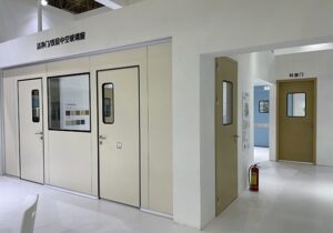 Environmental Clean Room Door Containment of Airborne Particles